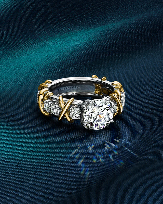 ティファニー TIFFANY & CO. アイコニックなデザインを新たに再解釈した「16 ストーン」ソリティア ダイヤモンド | Brand JOY