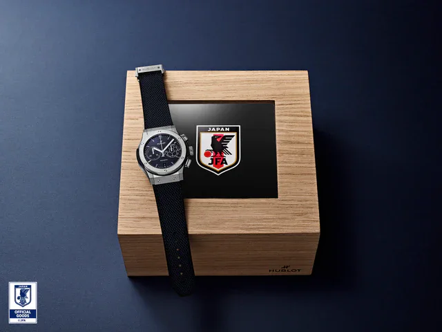 ウブロがSAMURAI BLUEの挑戦を後押し、サッカー日本代表の歩みを象徴するクロノグラフ限定モデル | Brand JOY